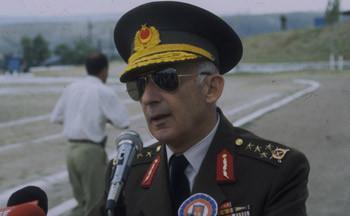 Emekli Orgeneral Teoman Koman öldü - Son Dakika Haberleri