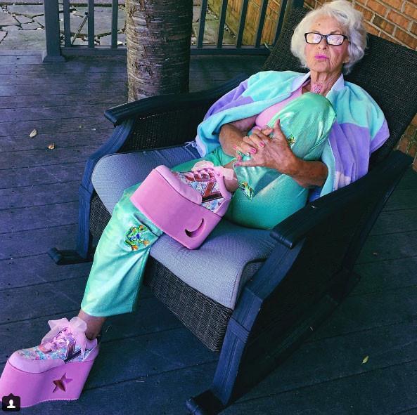 87 yaşındaki Instagram fenomeni: Helen Van Winkle - Son Dakika Magazin ...