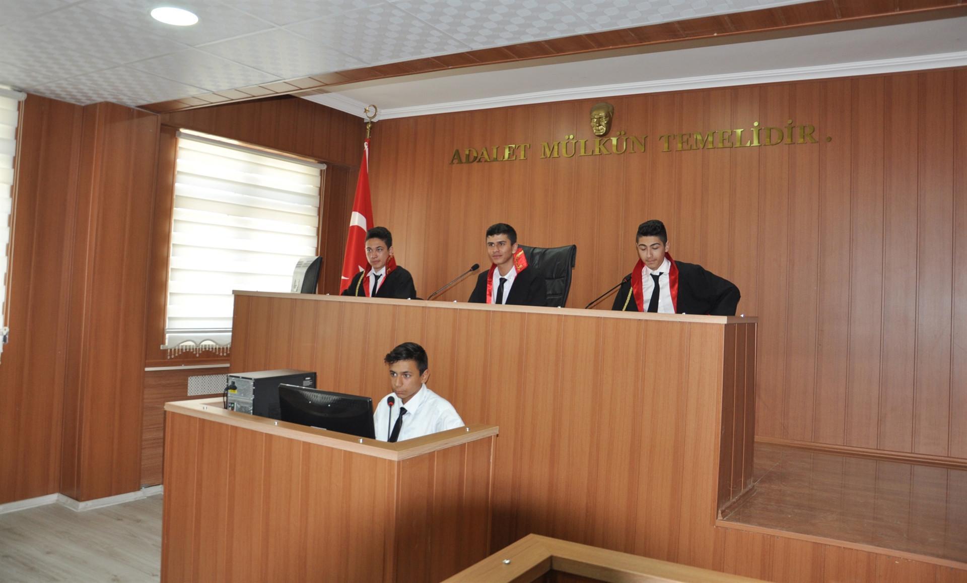 Sınıf mahkeme salonu oldu - Haberler