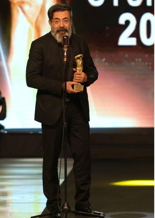 24. Sadri Alışık Tiyatro ve Sinema Oyuncu Ödülleri sahiplerini buldu ...