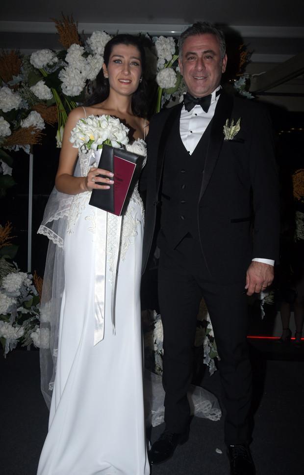 Oyuncu Turgut Tuncalp, İlayda Atmaca evlendi - Son Dakika Magazin Haberleri