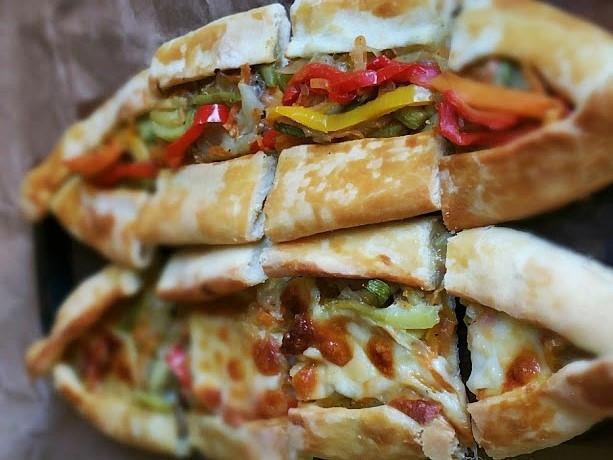 Vejeteryan pide (sebzeli pide) nasıl yapılır?