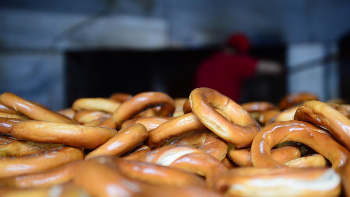 Pekmezin renk ve tat verdiği asırlık lezzet: Giresun simidi