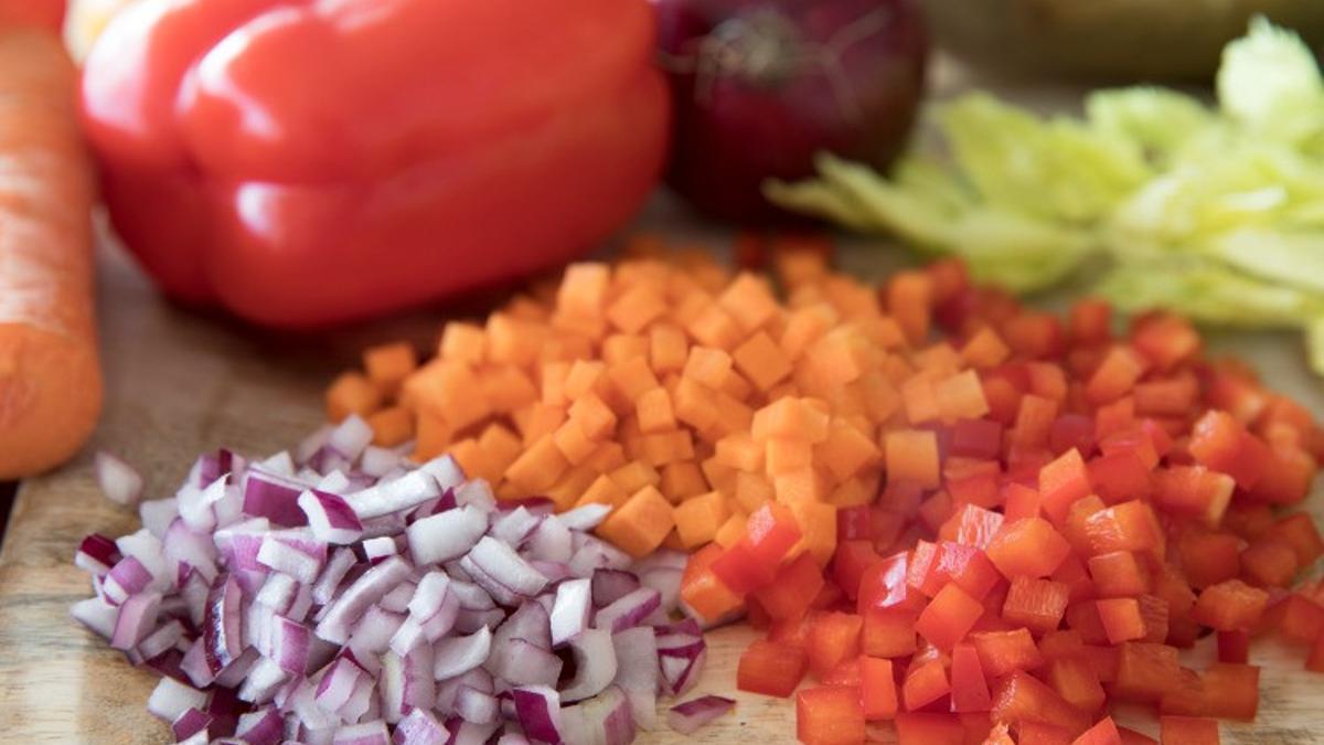 Brunuaz (Brunoise) nedir? Yemekte brunuaz tekniği nasıl yapılır ...