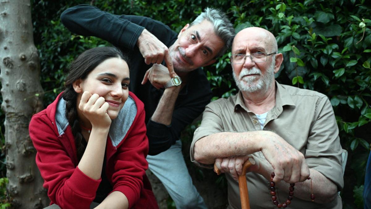 “O Kız” setinden objektiflere yansıyan samimi kareler… - Haberler