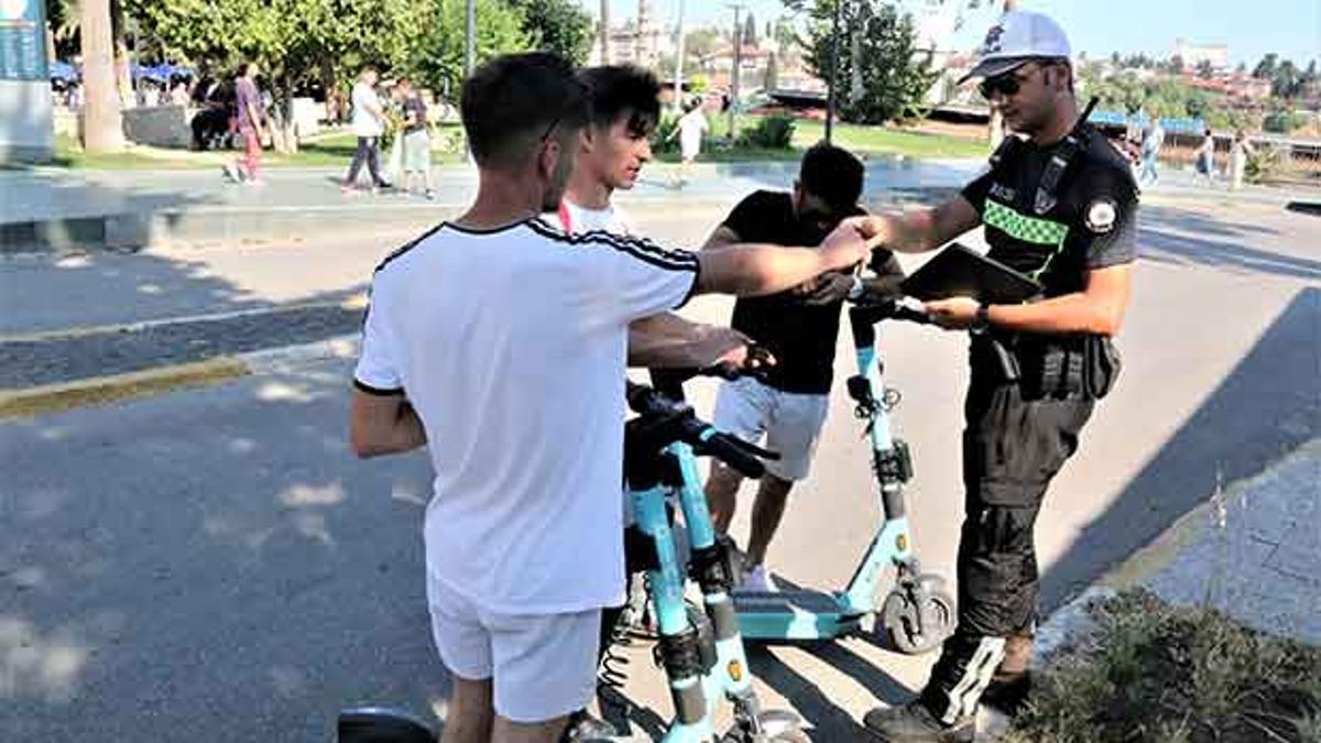 Antalya Haberleri - CADDE SOKAK SCOOTER DOLMUŞ - Yerel Haberler