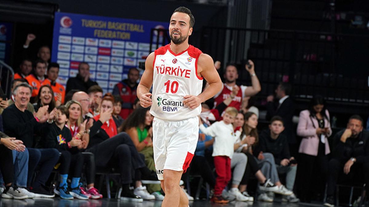 Melih Mahmutoğlu: 'Dünya Kupasına katılmak için 4te 4 yapmamız lazım ...