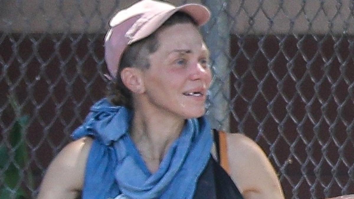 Artık ne inci gibi dişleri var ne altın rengi saçları... Tüm mal ...