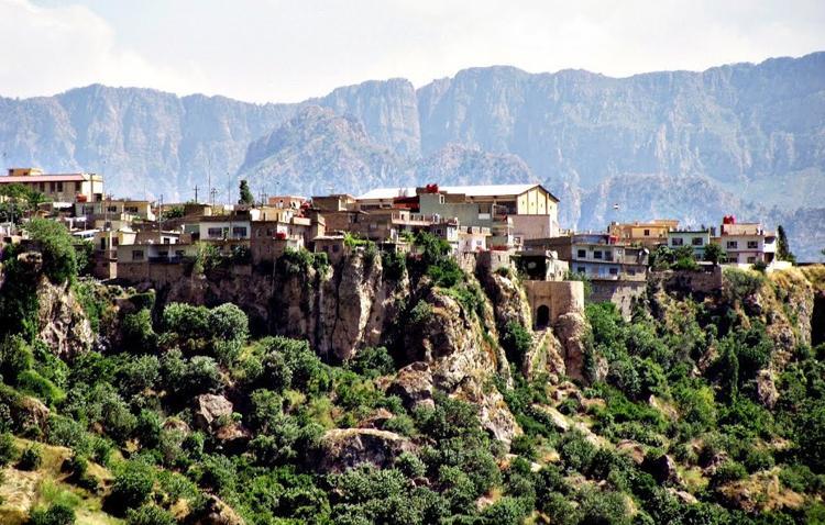 Uçurumun kenarında sıra dışı yaşam Amediye Şehri