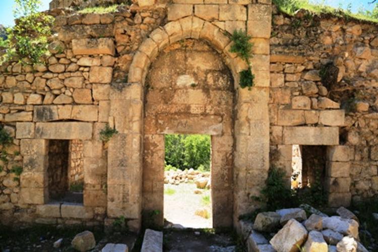 Uçurumun kenarında sıra dışı yaşam Amediye Şehri