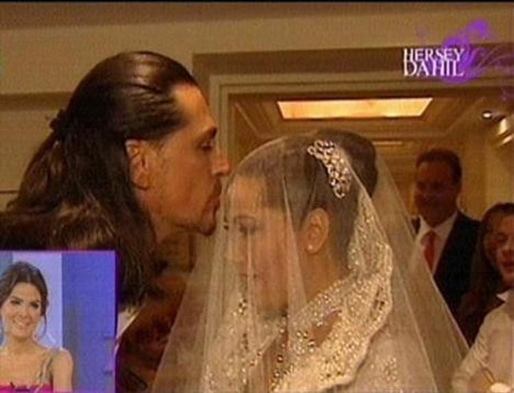 Dansöz Tanyeli evlendi - Mahmure