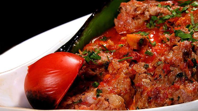 Ezmeli kebap nasıl yapılır? Altı ezmeli kebap tarifi