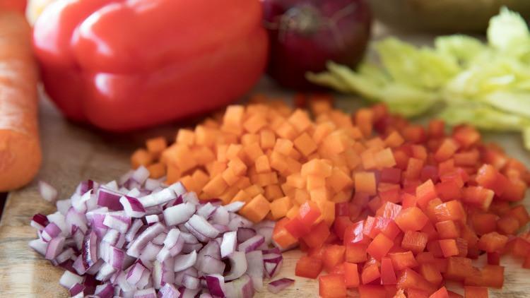 Fine burnaz (Fine brunoise) nedir, nasıl yapılır? İşte, fine burnaz ...