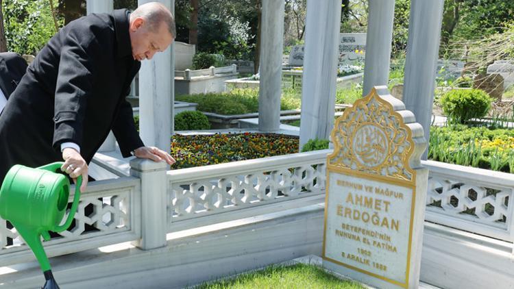 Cumhurbaşkanı Erdoğan anne ve babasının mezarlarını ziyaret etti - Son ...