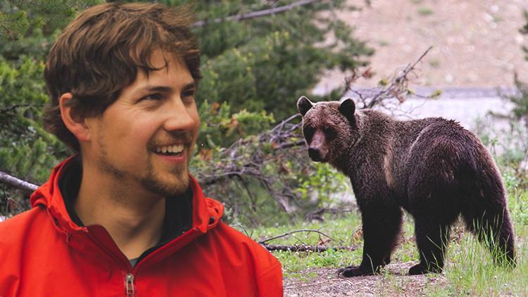 Her şey 60 saniye içinde oldu! '270 kiloluk boz ayının karşısında duran ...