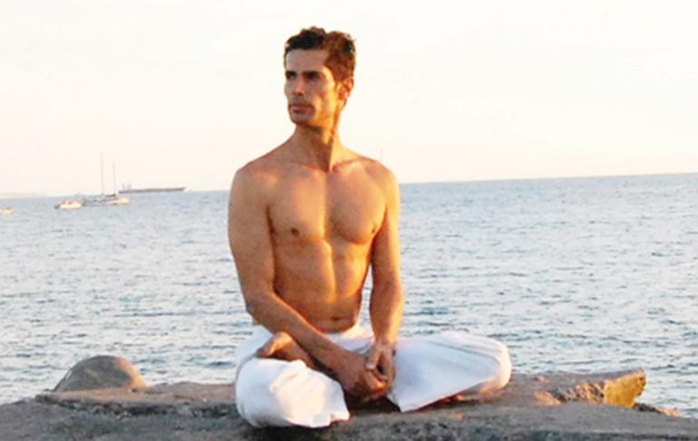 Dünyanın en ateşli moda ortamlarından yoganın serin sularına sığınan ...