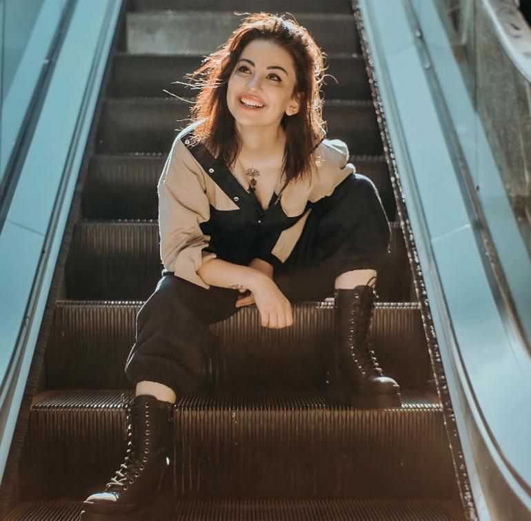 Fenomen Zeynep Buse Korkmaz: Bir koltukta 1,5 yıl yaşadım - Magazin ...