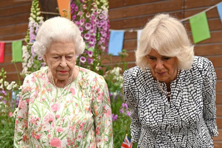 Kraliçe 2. Elizabeth öldü, taşlar yerinden oynadı: Ah Diana! Şimdi ...