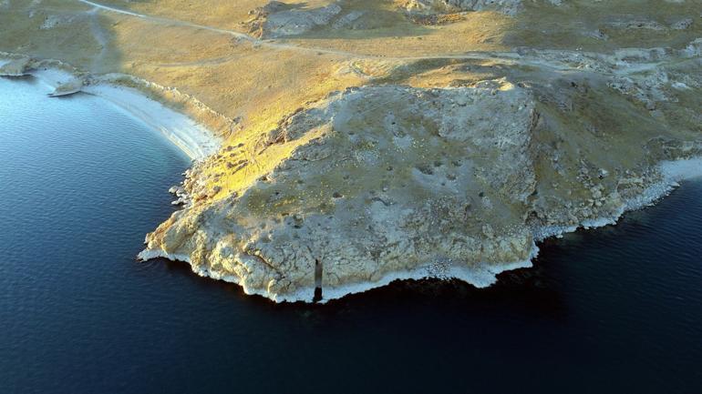 Liman kalıntıları ortaya çıktı, defineciler bölgeyi köstebek yuvasına ...