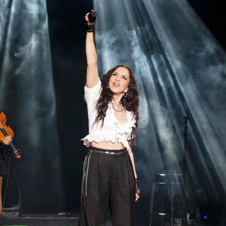 Sertab Erener müzik hayatının 30. yılında Londra’da konser verecek ...