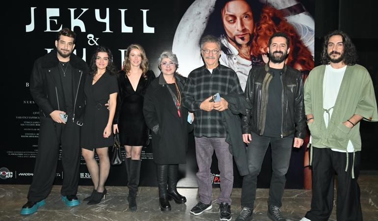 Dr. Jekyll ve Lucy’ye ayakta alkış - Haberler Magazin