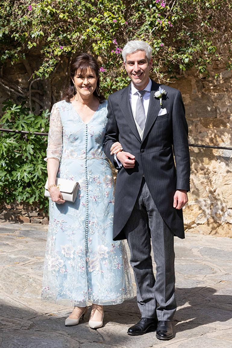 Düğüne, gelinin annesi damga vurdu: O omuzundaki lahana mı? - Magazin ...