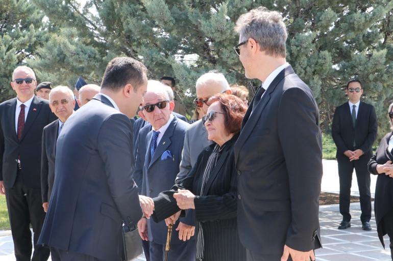 5'inci Cumhurbaşkanı Sunay, mezarı başında anıldı - Son Dakika Haberler